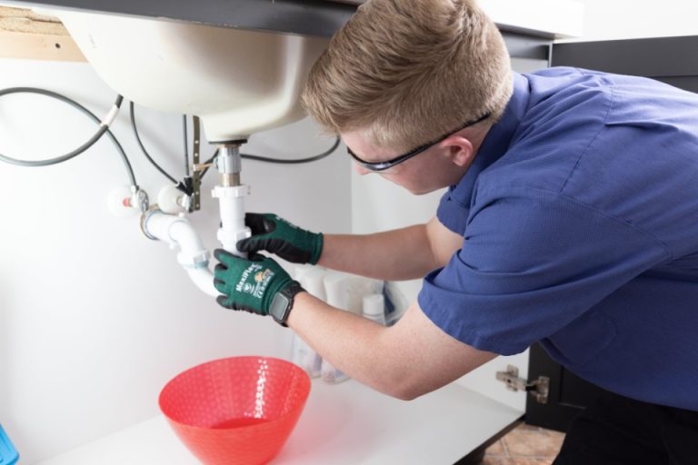 How to Know When to Call a Plumber: 11 Signs You Shouldn’t Ignore ...